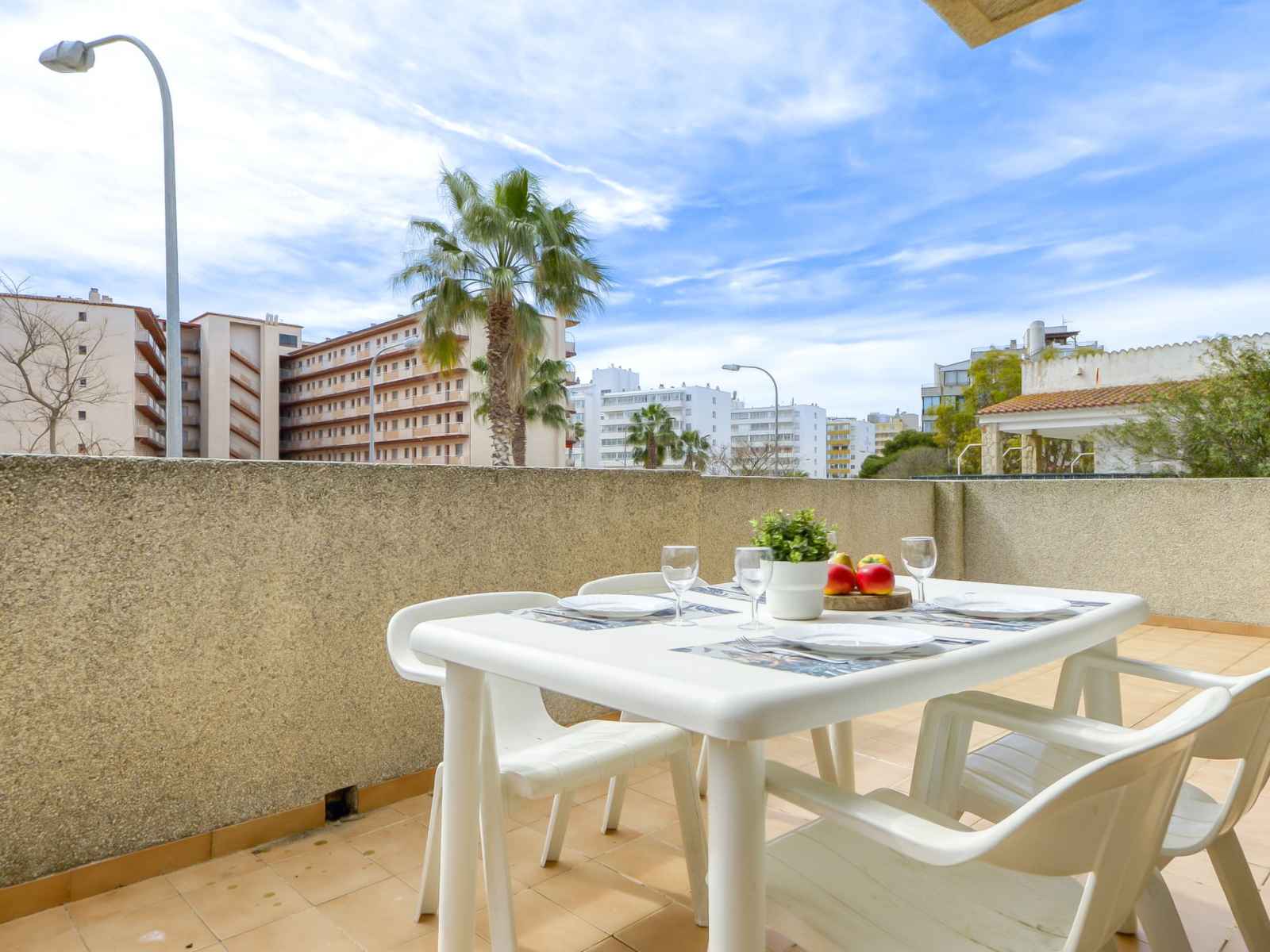 Location f2 2 personnes à Roses (Mismar)