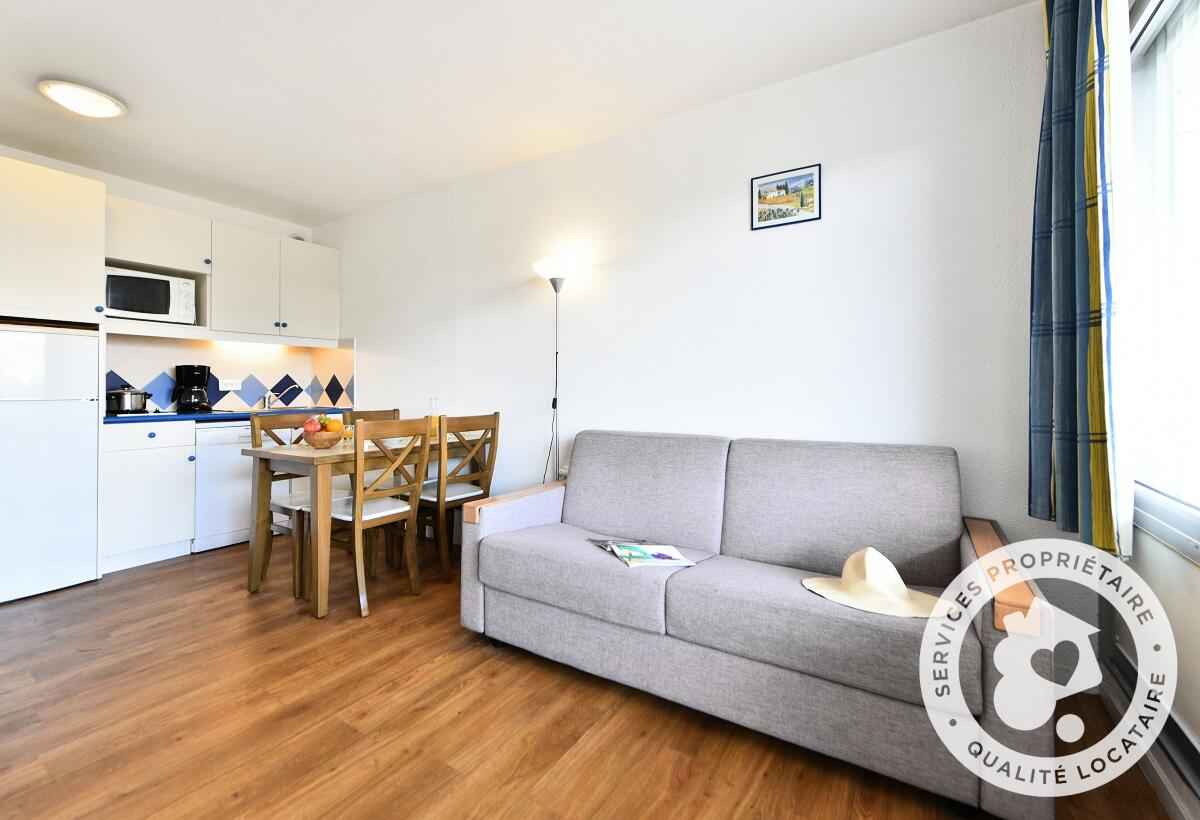 Location f2 6 personnes à Juan-les-Pins (Le tanit)